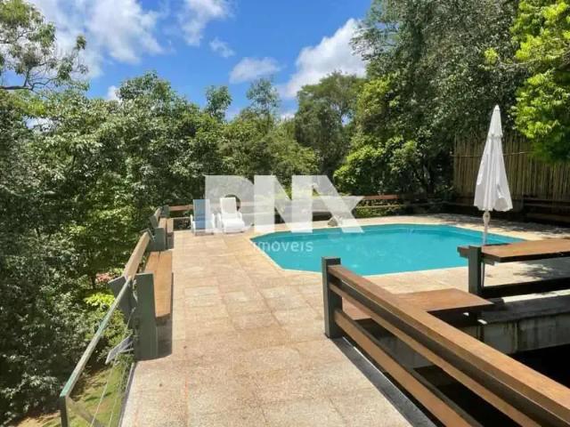 Casa / Sobrado para Venda em Petrópolis/RJ Araras 4 Quartos