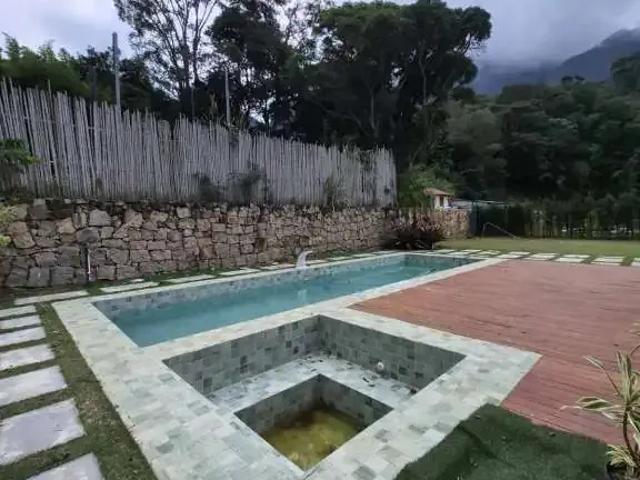 Casa / Sobrado para Venda em Petrópolis/RJ Araras 4 Quartos