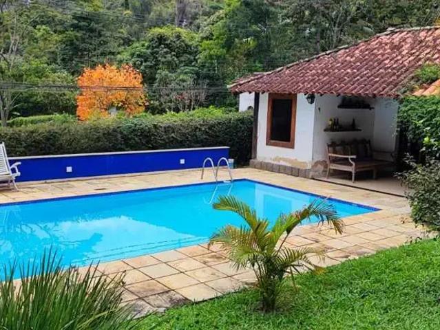 Casa / Sobrado para Venda em Petrópolis/RJ Araras 4 Quartos