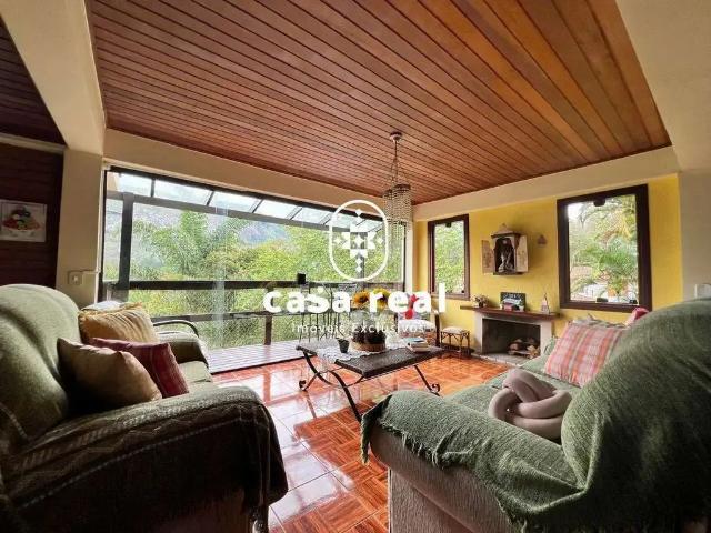 Casa / Sobrado para Venda em Petrópolis/RJ Araras 5 Quartos