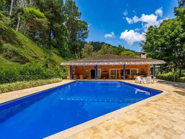 Casa / Sobrado para Venda em Petrópolis/RJ Araras 5 Quartos