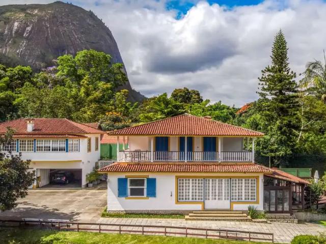 Casa / Sobrado para Venda em Petrópolis/RJ Araras 5 Quartos