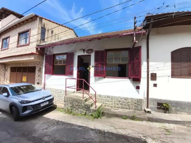 Casa / Sobrado para Venda em Petrópolis/RJ Duchas 2 Quartos