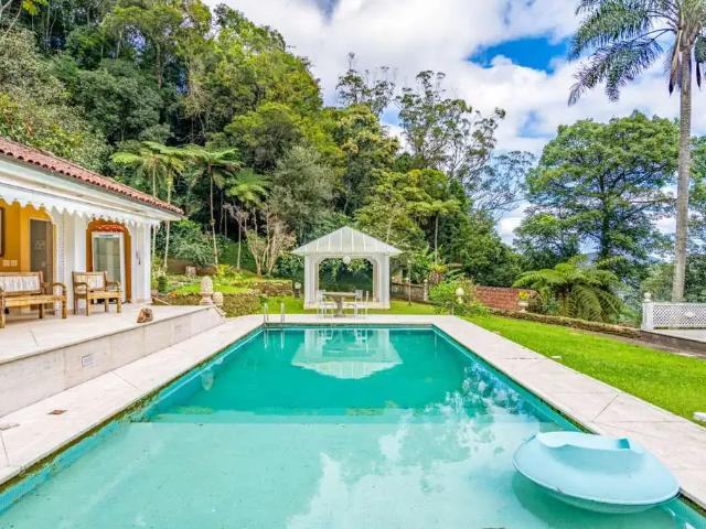 Casa / Sobrado para Venda em Petrópolis/RJ Duchas 3 Quartos
