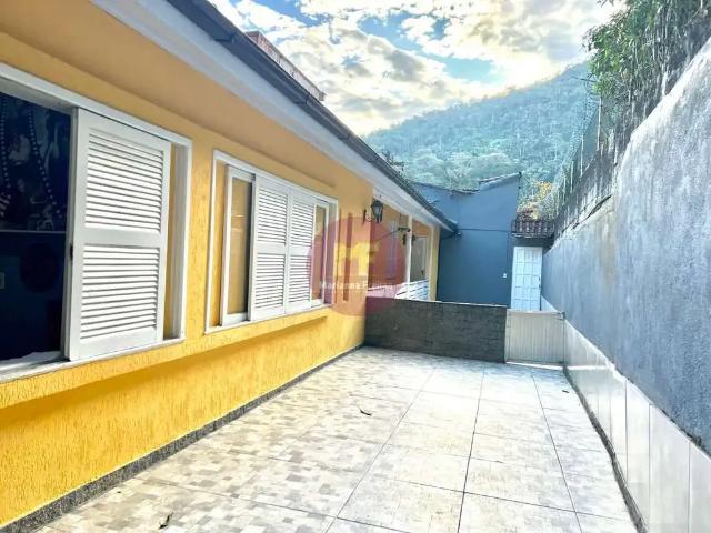 Casa / Sobrado para Venda em Petrópolis/RJ Nogueira 3 Quartos