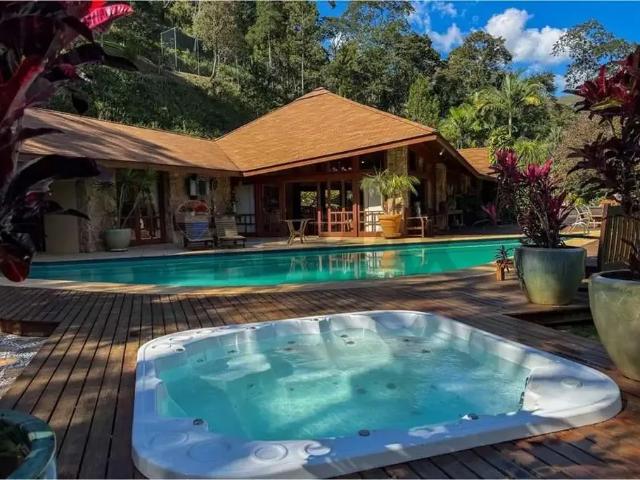 Casa / Sobrado para Venda em Petrópolis/RJ Nogueira 5 Quartos