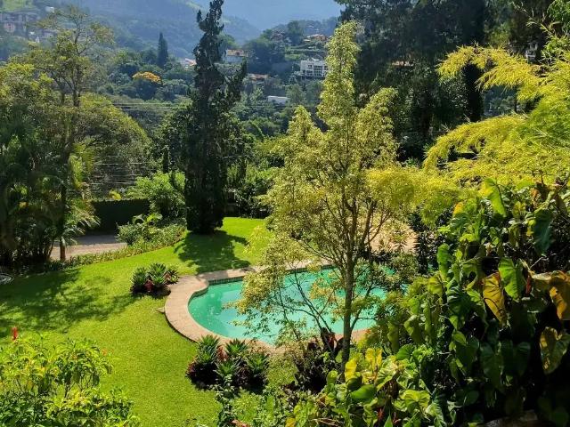 Casa / Sobrado para Venda em Petrópolis/RJ Nogueira 5 Quartos