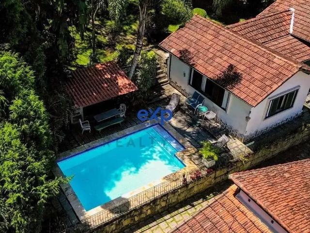 Casa / Sobrado para Venda em Petrópolis/RJ Nogueira 6 Quartos