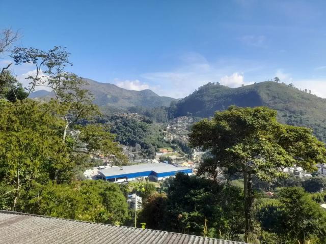 Casa / Sobrado para Venda em Petrópolis/RJ Samambaia 2 Quartos
