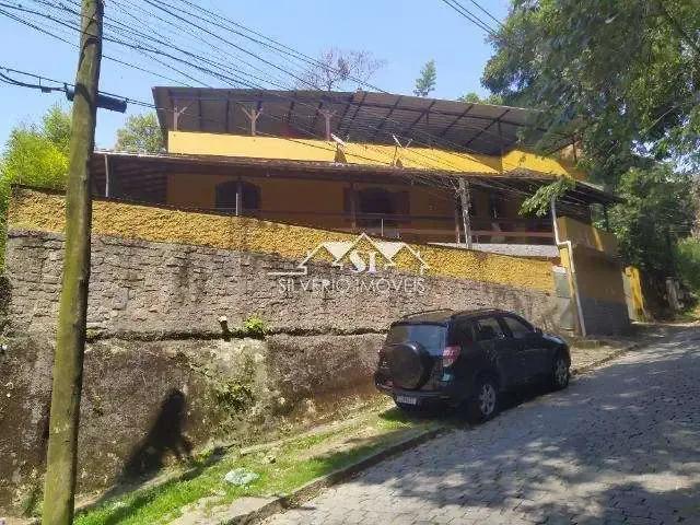 Casa / Sobrado para Venda em Petrópolis/RJ Quarteirão Brasileiro 4 Quartos