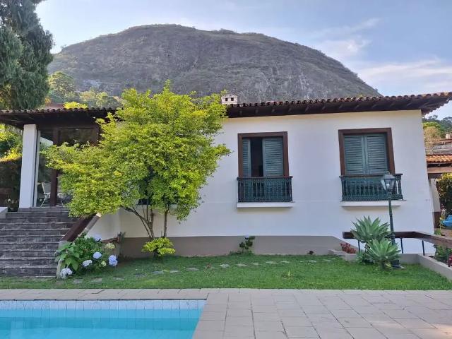 Casa / Sobrado para Venda em Petrópolis/RJ Quitandinha 4 Quartos