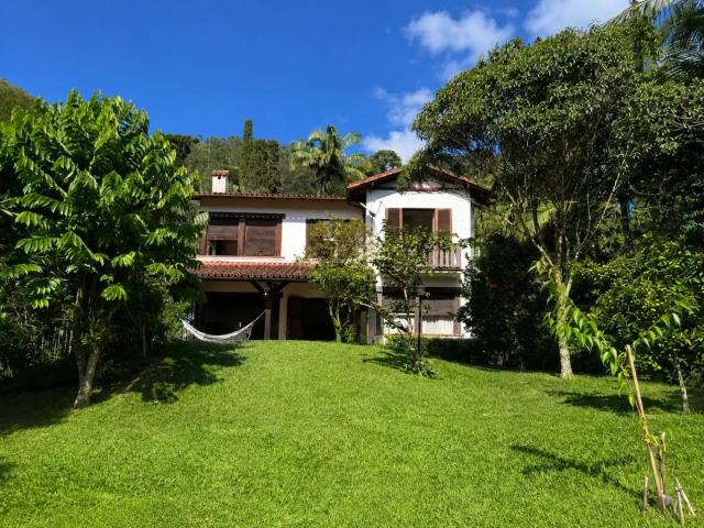 Casa / Sobrado para Venda em Petrópolis/RJ Retiro 5 Quartos