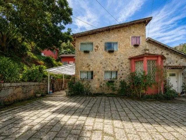 Casa / Sobrado para Venda em Petrópolis/RJ Retiro 8 Quartos