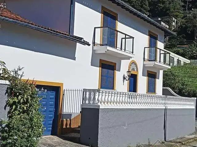 Casa / Sobrado para Venda em Petrópolis/RJ Valparaíso 5 Quartos