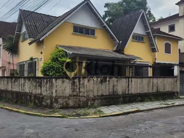 Casa / Sobrado para Venda em Petrópolis/RJ Valparaíso 3 Quartos