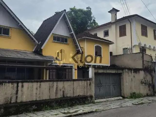 Casa / Sobrado para Venda em Petrópolis/RJ Valparaíso 3 Quartos