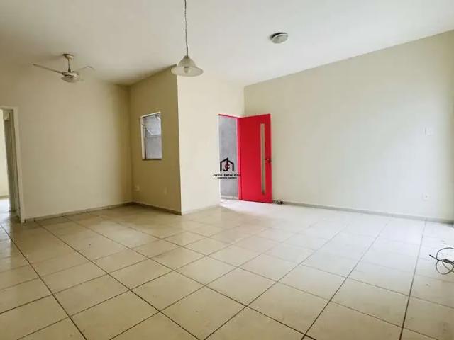 Casa / Sobrado para Venda em Pindamonhangaba/SP Centro 2 Quartos