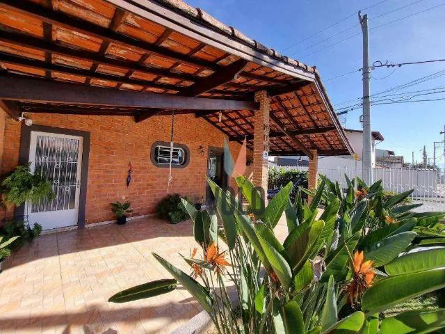 Casa / Sobrado para Venda em Pindamonhangaba/SP Quadra Coberta 3 Quartos