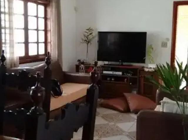 Casa / Sobrado para Venda em Pindamonhangaba/SP Quadra Coberta 3 Quartos