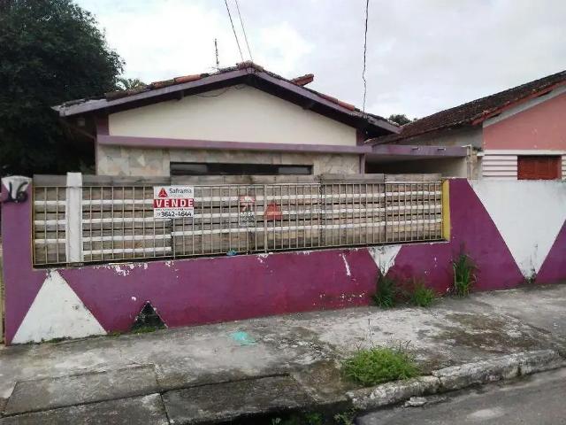Casa / Sobrado para Venda em Pindamonhangaba/SP Quadra Coberta 3 Quartos