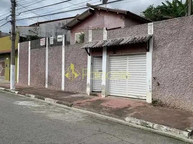 Casa / Sobrado para Venda em Pindamonhangaba/SP Quadra Coberta 3 Quartos