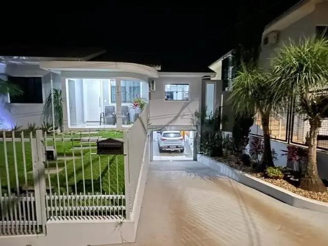 Casa / Sobrado para Venda em Pinhalzinho/SC Centro 4 Quartos