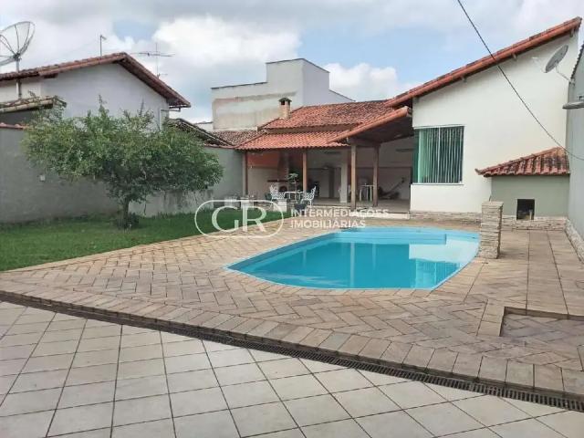 Casa / Sobrado para Venda em Pinheiral/RJ Centro 4 Quartos