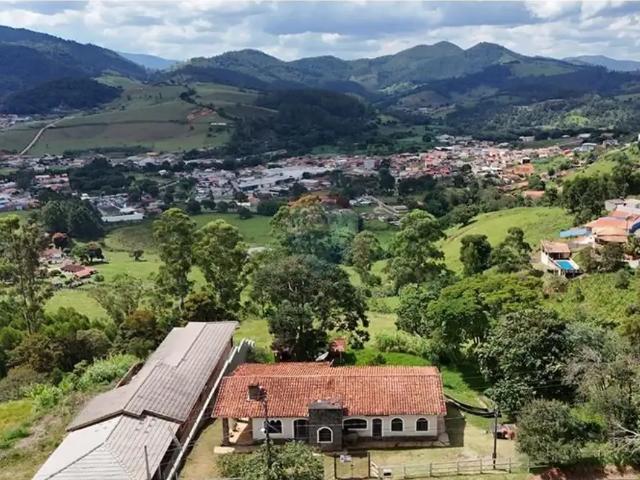 Casa / Sobrado para Venda em Piracaia/SP Nova Suíça 3 Quartos