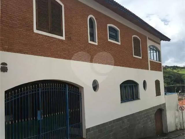 Casa / Sobrado para Venda em Piracaia/SP Centro 4 Quartos