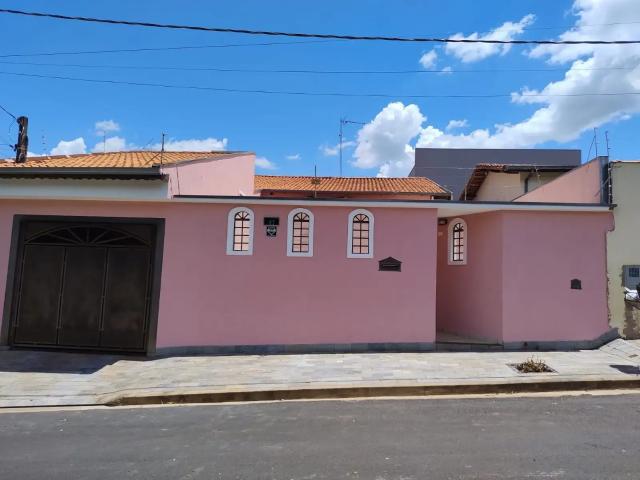 Casa / Sobrado para Venda em Pirassununga/SP Jardim Elite 4 Quartos