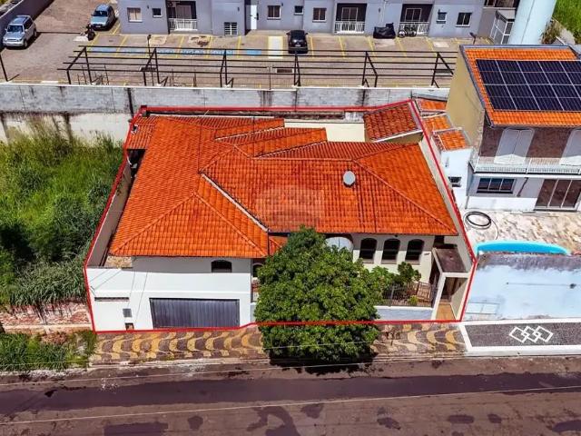 Casa / Sobrado para Venda em Pirassununga/SP Jardim Petrópolis 4 Quartos