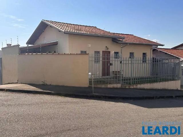 Casa / Sobrado para Venda em Poços de Caldas/MG Campo das Antas 2 Quartos