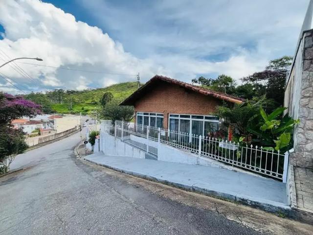 Casa / Sobrado para Venda em Poços de Caldas/MG São Geraldo 2 Quartos