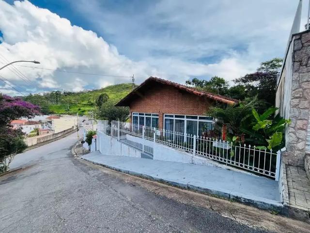 Casa / Sobrado para Venda em Poços de Caldas/MG São Geraldo 2 Quartos