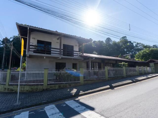 Casa / Sobrado para Venda em Pomerode/SC Centro 4 Quartos