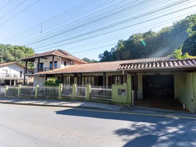 Casa / Sobrado para Venda em Pomerode/SC Centro 3 Quartos