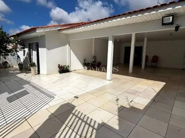 Casa / Sobrado para Venda em Ponta Grossa/PR Uvaranas 4 Quartos