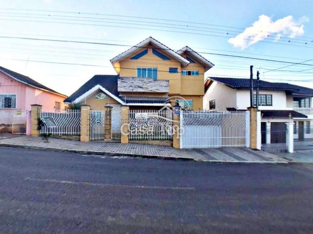 Casa / Sobrado para Venda em Ponta Grossa/PR Uvaranas 4 Quartos