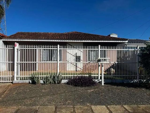 Casa / Sobrado para Venda em Ponta Grossa/PR Uvaranas 4 Quartos
