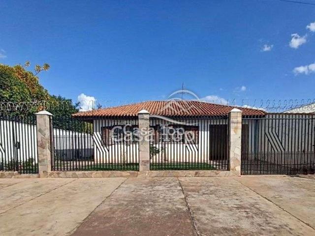 Casa / Sobrado para Venda em Ponta Grossa/PR Uvaranas 5 Quartos