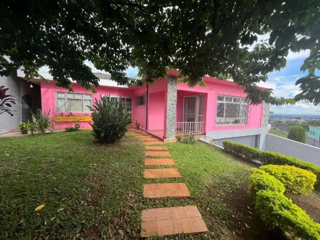 Casa / Sobrado para Venda em Ponta Grossa/PR Uvaranas 3 Quartos