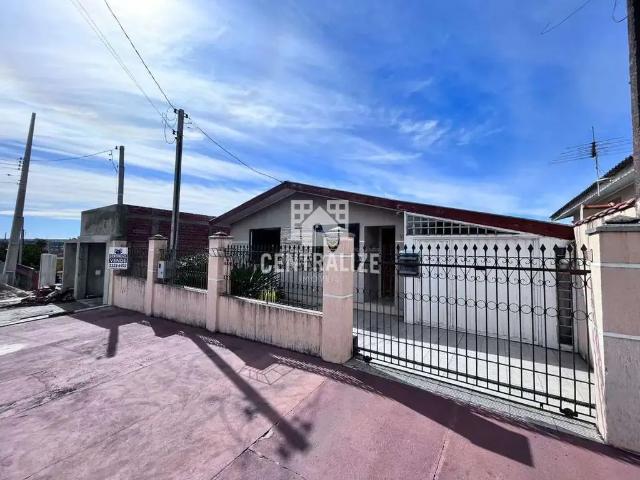 Casa / Sobrado para Venda em Ponta Grossa/PR Uvaranas 3 Quartos