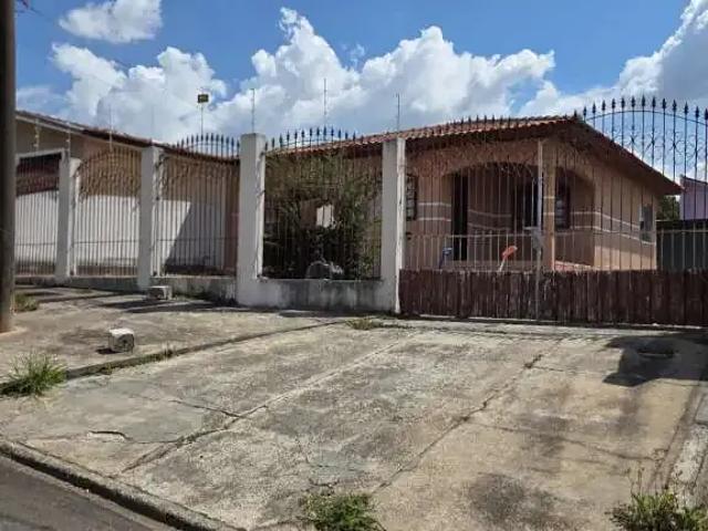 Casa / Sobrado para Venda em Ponta Grossa/PR Contorno 3 Quartos