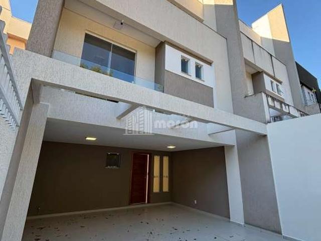 Casa / Sobrado para Venda em Ponta Grossa/PR Estrela 3 Quartos