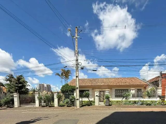 Casa / Sobrado para Venda em Ponta Grossa/PR Estrela 4 Quartos