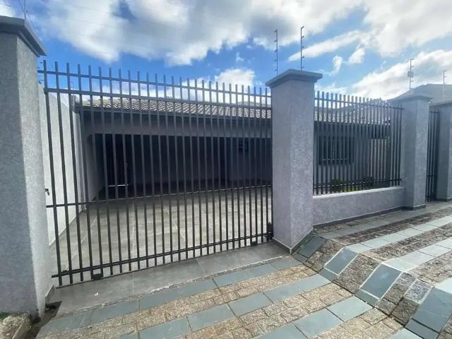 Casa / Sobrado para Venda em Ponta Grossa/PR Jardim Carvalho 3 Quartos