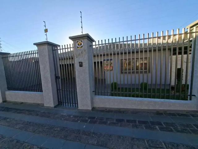 Casa / Sobrado para Venda em Ponta Grossa/PR Jardim Carvalho 3 Quartos