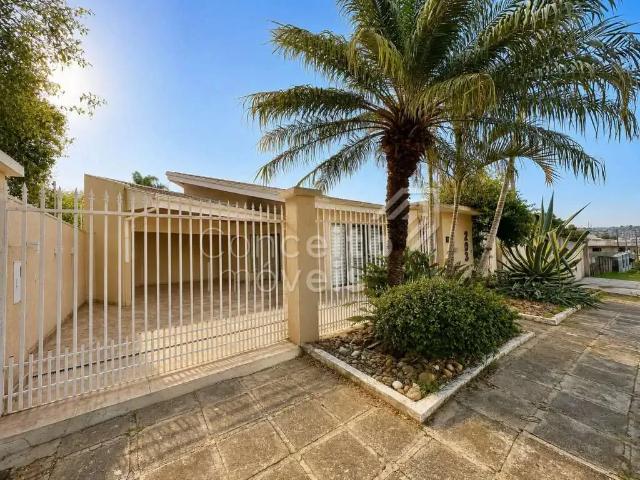 Casa / Sobrado para Venda em Ponta Grossa/PR Jardim Carvalho 4 Quartos
