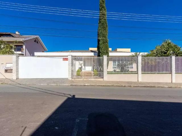 Casa / Sobrado para Venda em Ponta Grossa/PR Nova Rússia 4 Quartos