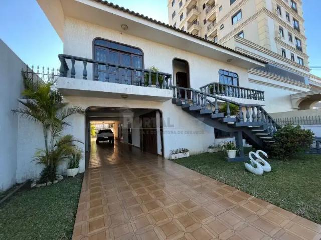 Casa / Sobrado para Venda em Ponta Grossa/PR Nova Rússia 4 Quartos